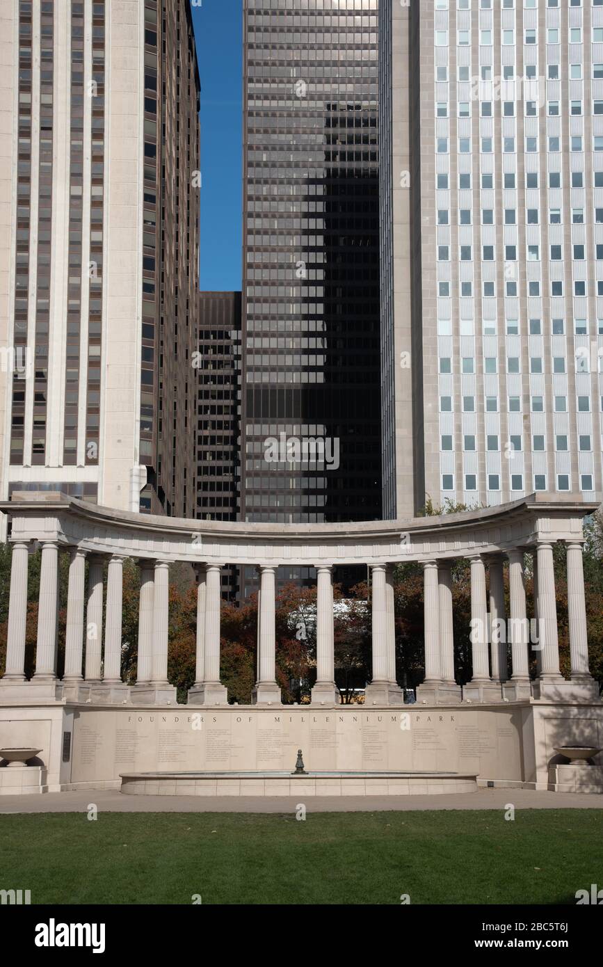 Sculpture of Doric Roman columns in Millennium park in Chicago Stock ...