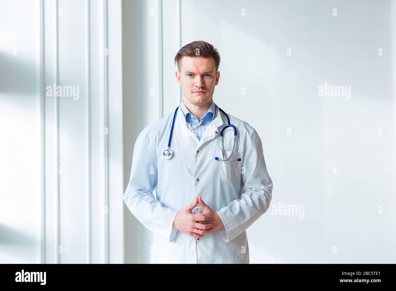 Doctor with stethoscope around his neck hi-res stock photography and ...
