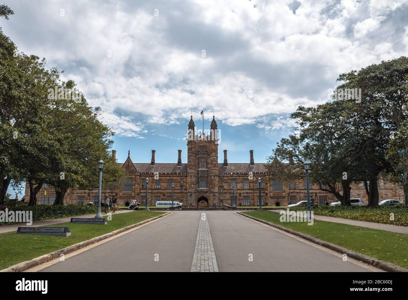 The road leading up to the University of Sydney Quadrangle Clocktower ...