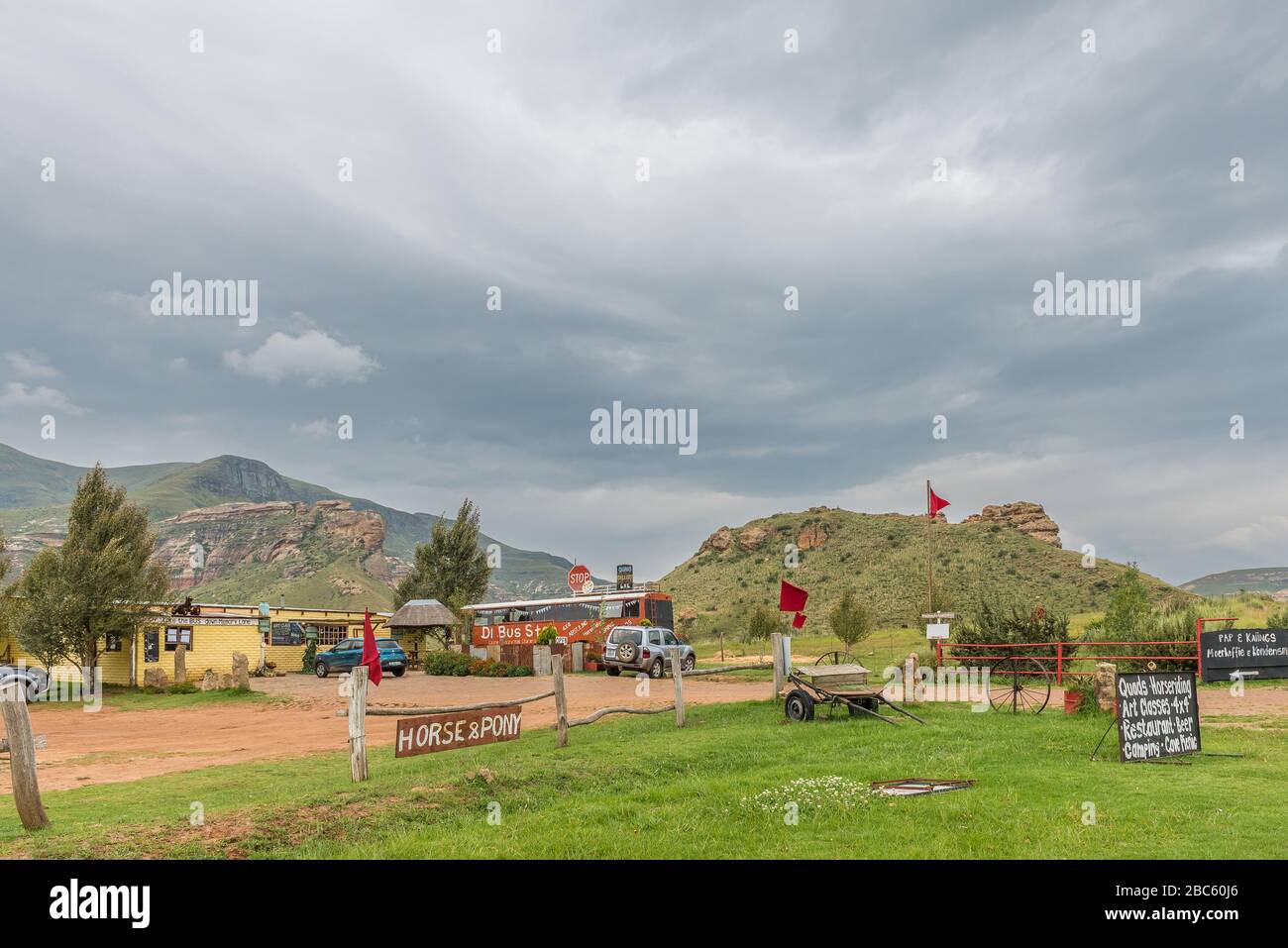 CLARENS, SOUTH AFRICA - MARCH 1, 2020: Di Bus Stop road stall ...
