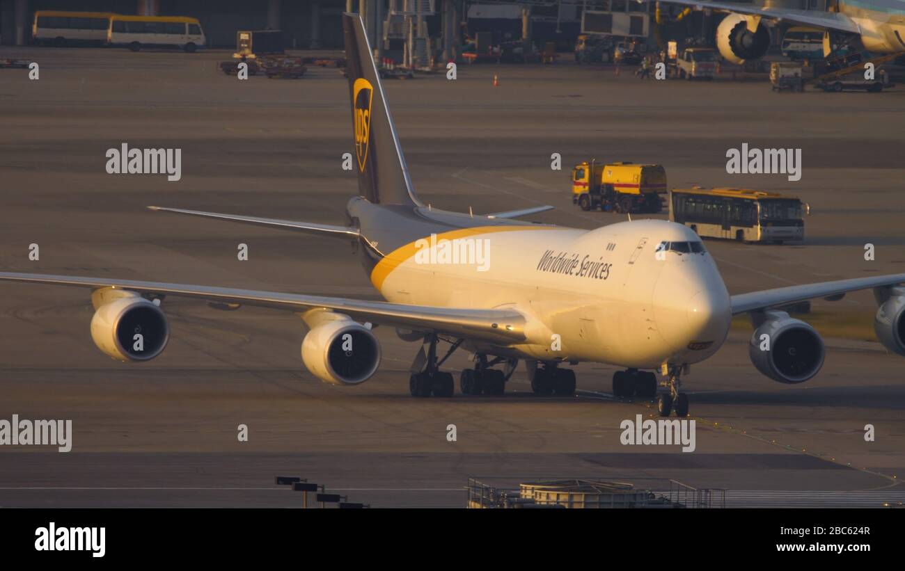 747 of ups hi-res stock photography and images - Alamy