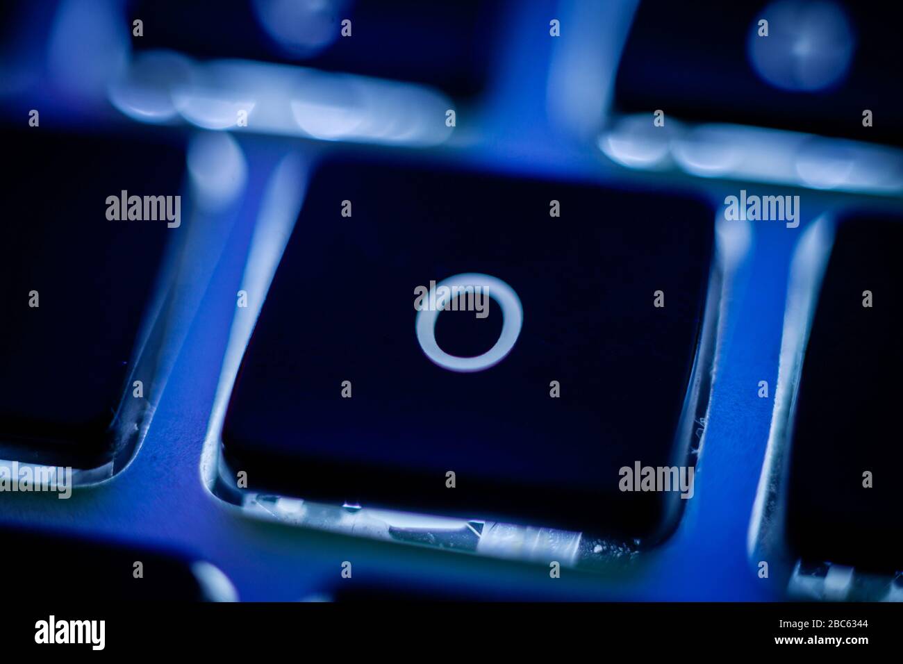 O key on computer keyboard close up Stock Photo - Alamy