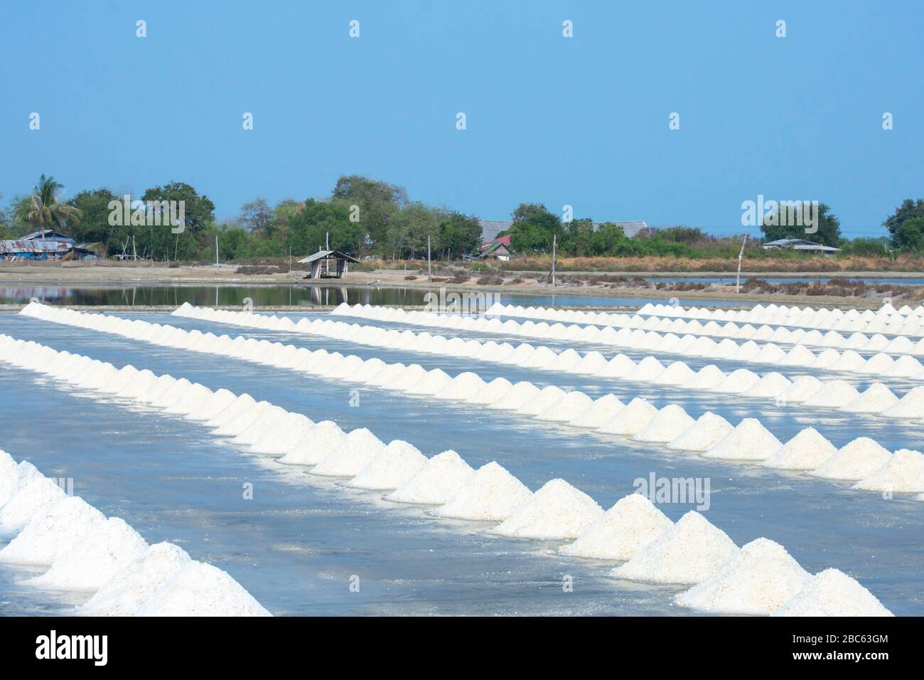 Salt farmer thailand hi-res stock photography and images - Alamy