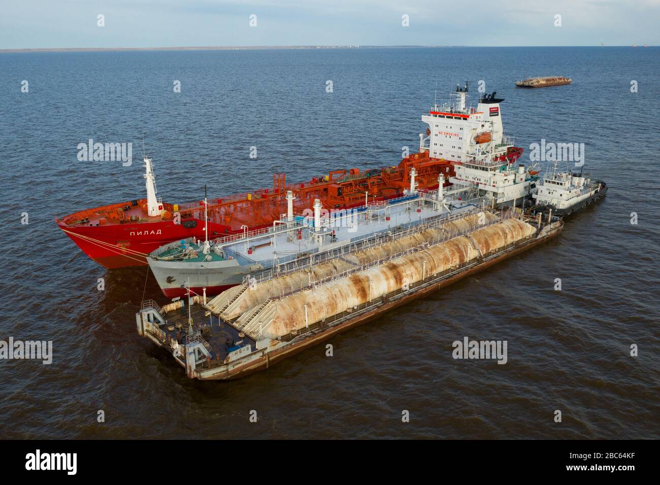 Tank barge hi-res stock photography and images - Alamy