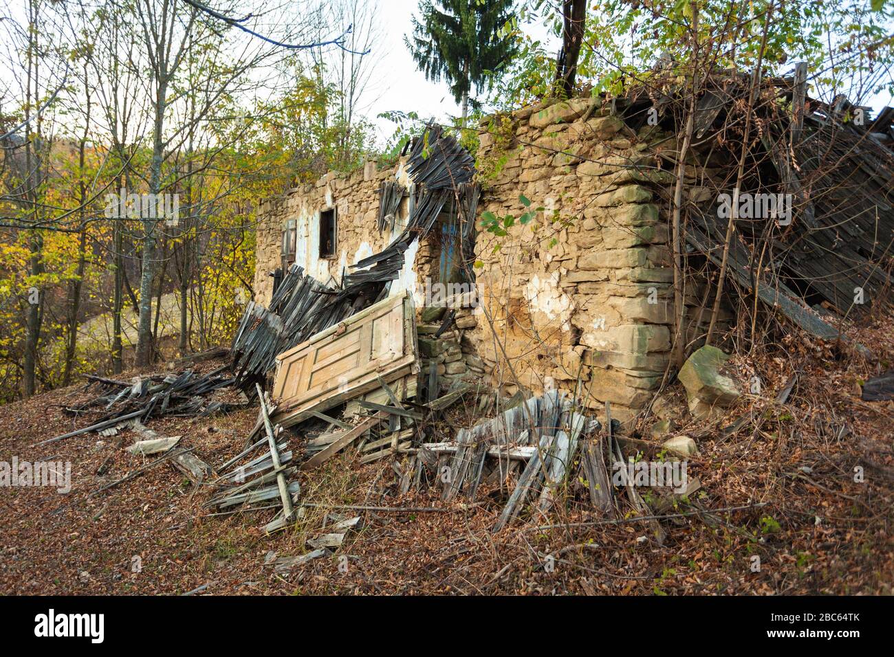 Old stone house crumbling down Stock Photo - Alamy