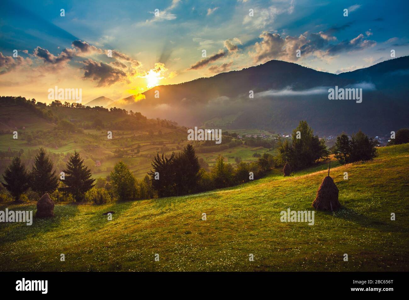 Simple sunrise hi-res stock photography and images - Alamy
