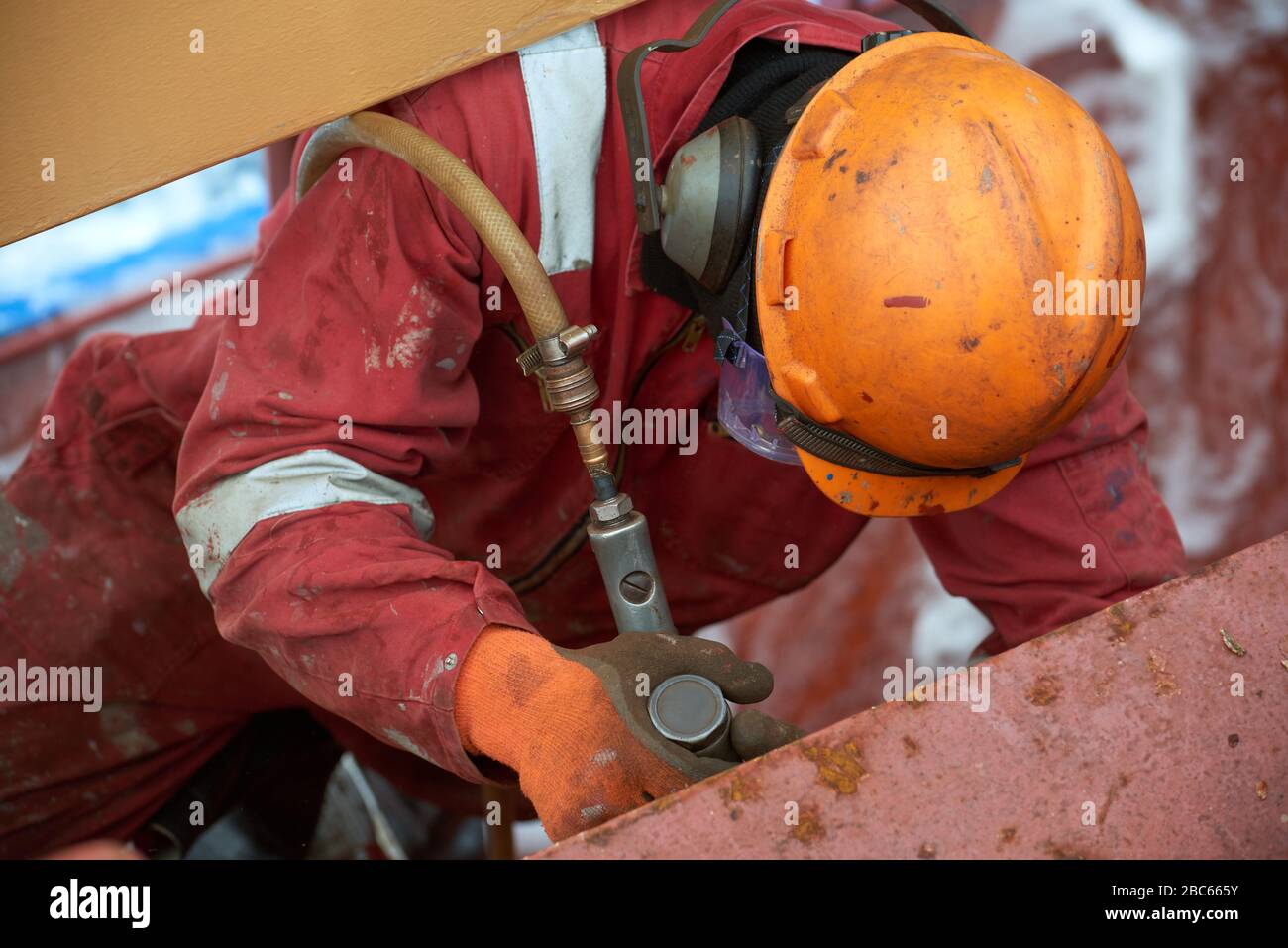 Process of derusting, paint and rust removal by pneumatic chisel from ...
