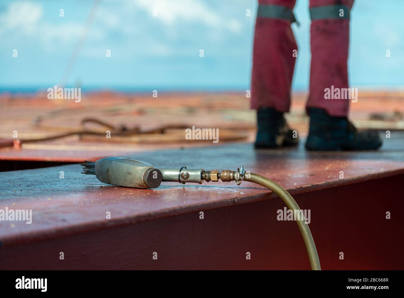 Process of derusting, paint and rust removal by pneumatic chisel from ...