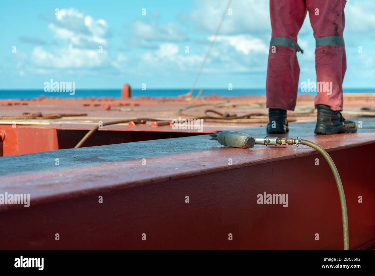 Process of derusting, paint and rust removal by pneumatic chisel from ...