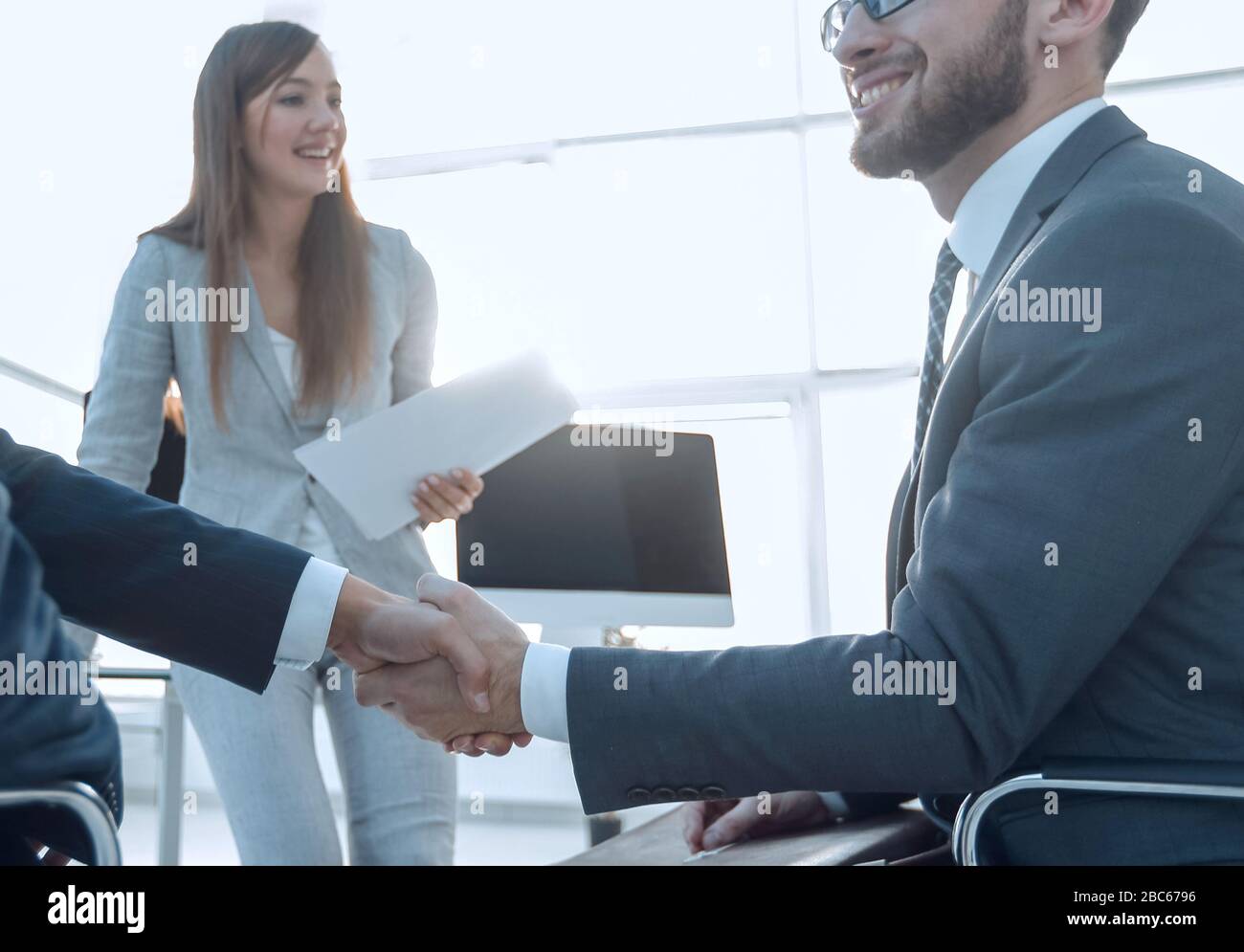 business handshake in an office Stock Photo - Alamy