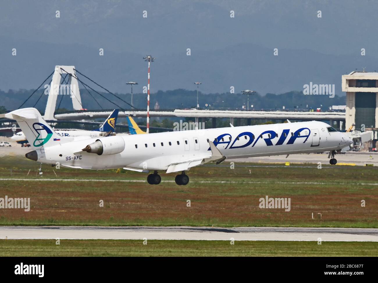S5-AFC Adria Airways (Slovenia) Bombardier CRJ-900 Photographed at ...