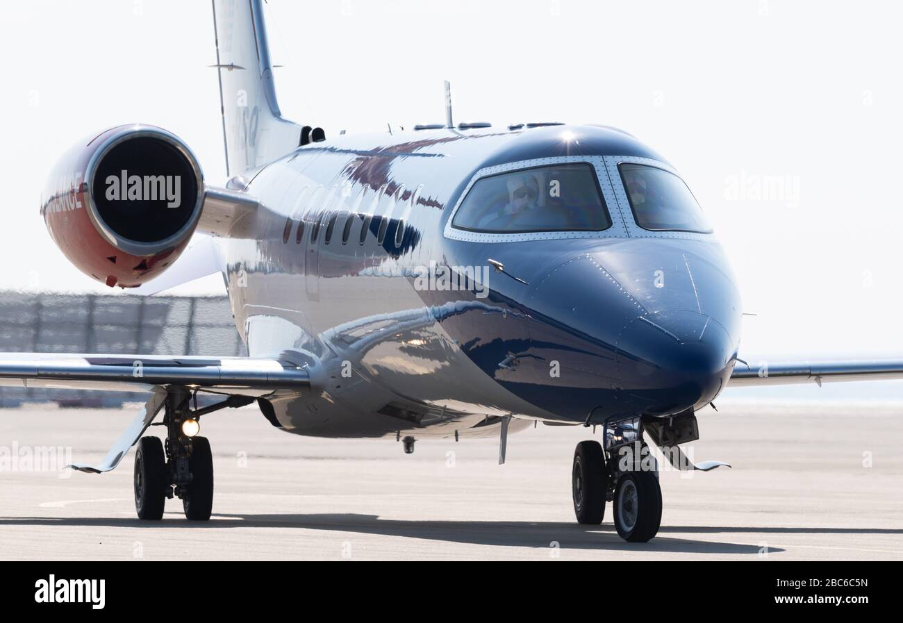 Learjet cockpit hi-res stock photography and images - Alamy