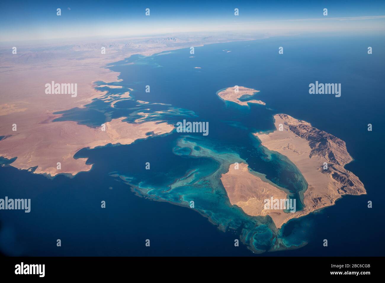 Saudi arabia desert coast hi-res stock photography and images - Alamy