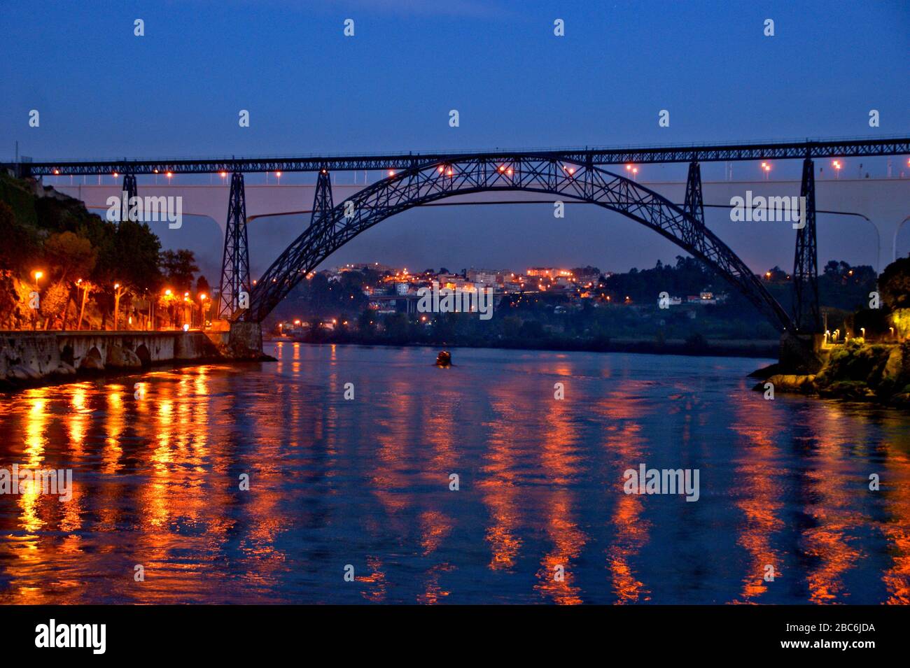 Ancient bridges hi-res stock photography and images - Alamy