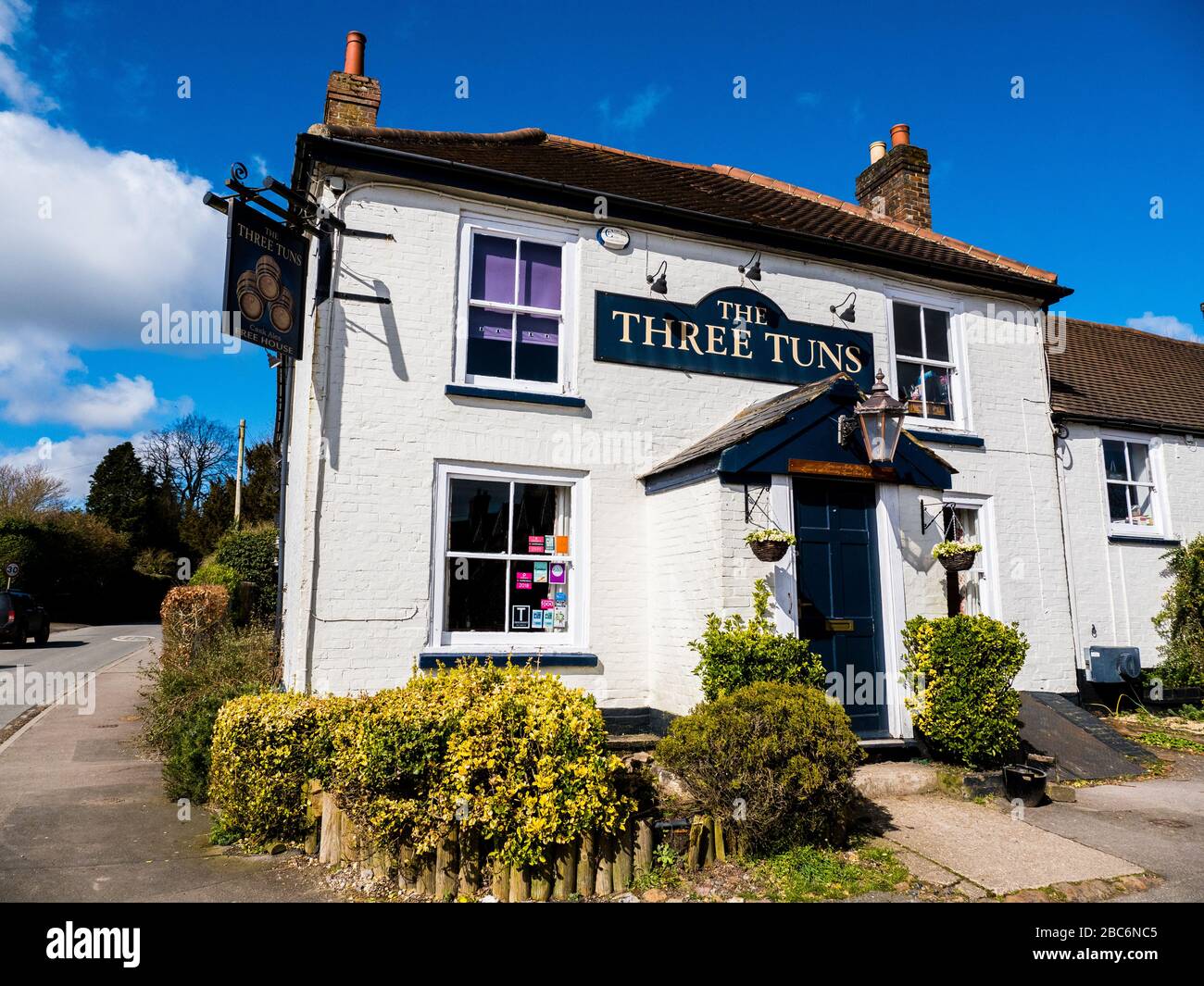Three tuns pub hi-res stock photography and images - Alamy