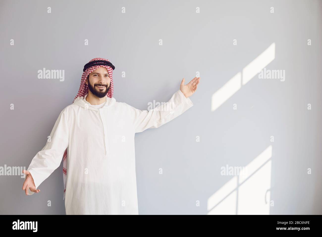 Young smiling arab showing hi-res stock photography and images - Alamy