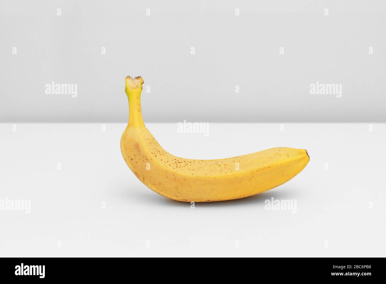 Single yellow ripe banana isolated on white background Stock Photo - Alamy
