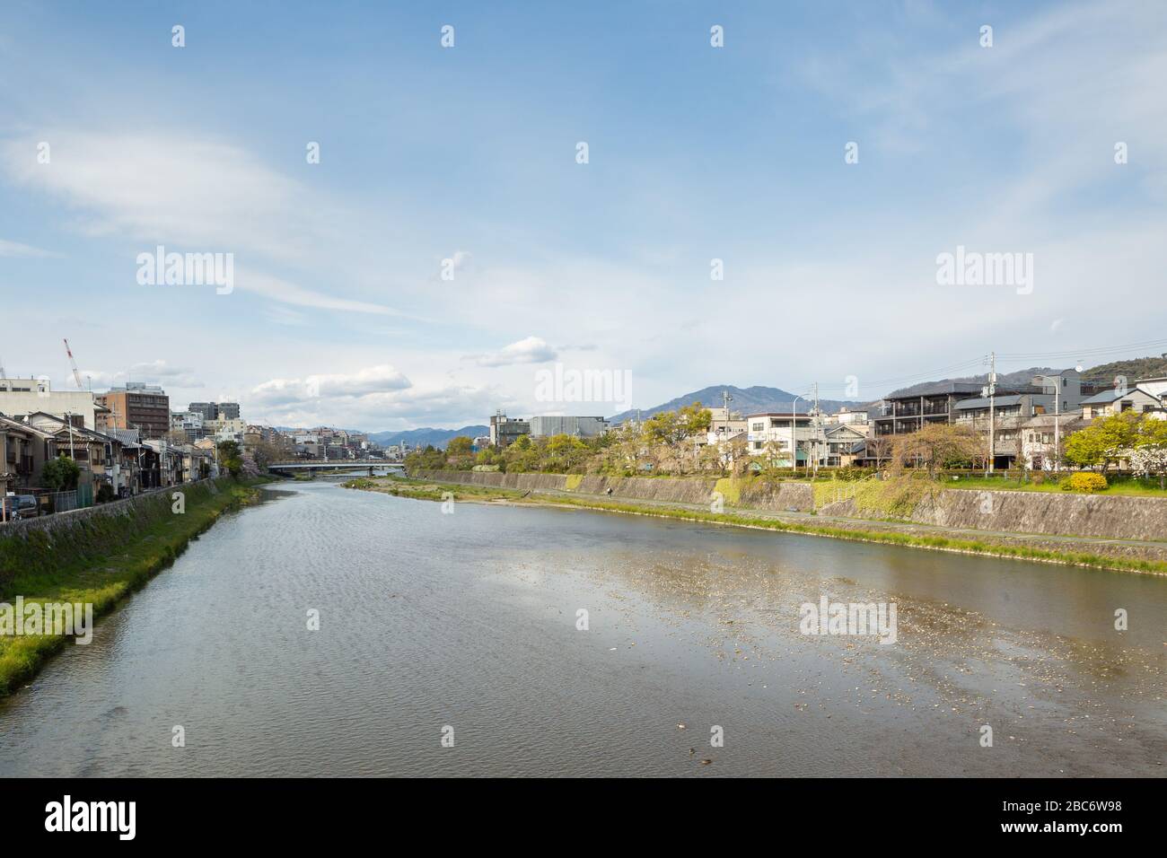 Kamo river spring kyoto japan hi-res stock photography and images - Alamy
