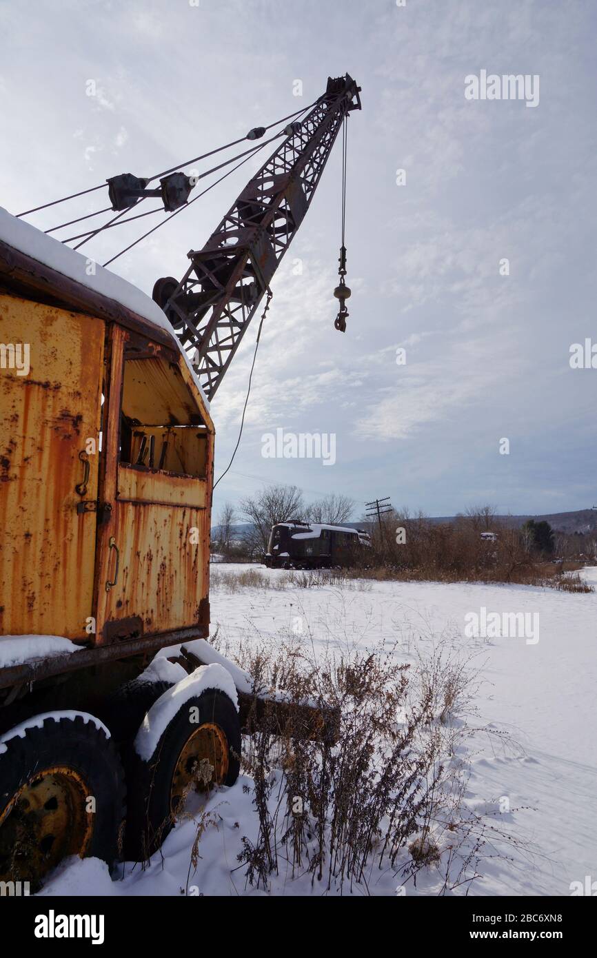 Rusty old wrecker tow truck breakdown lorry in the snow Stock Photo - Alamy