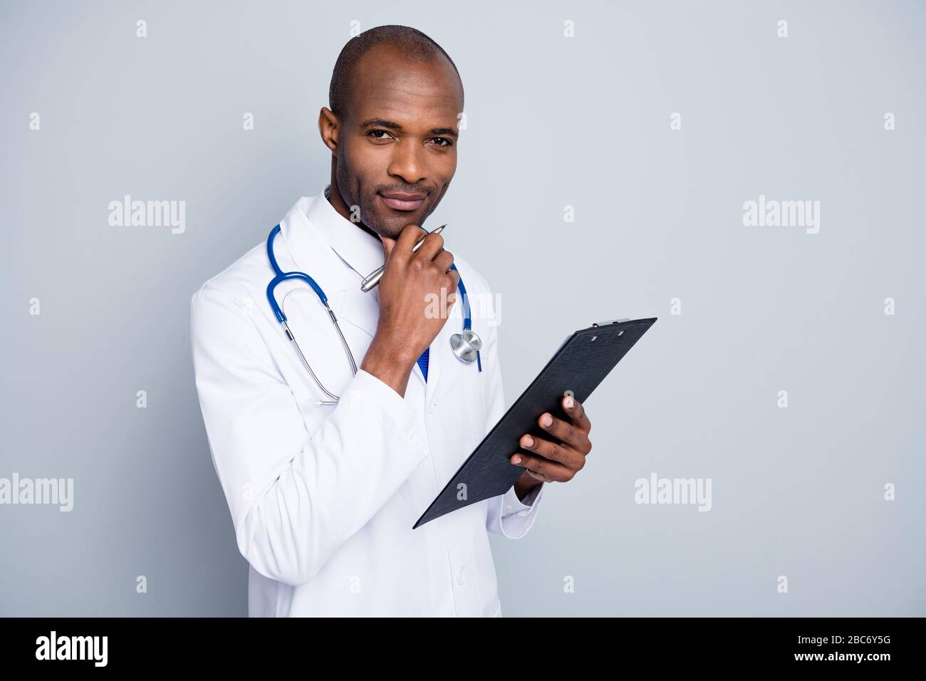 Photo of professional family doctor dark skin guy hold pen patient ...