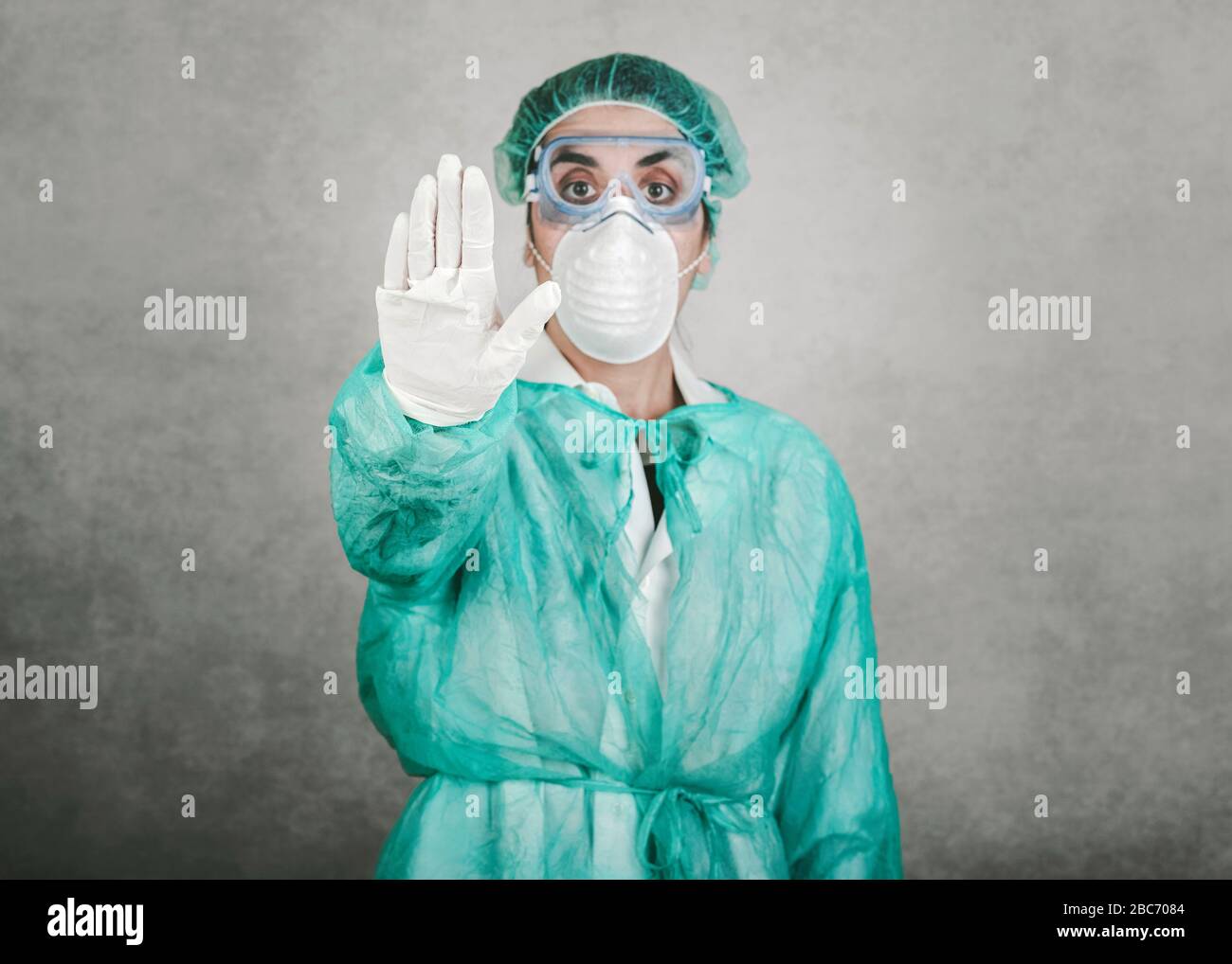 Stop coronavirus.Medical worker doctor showing a stop sign over Gray ...