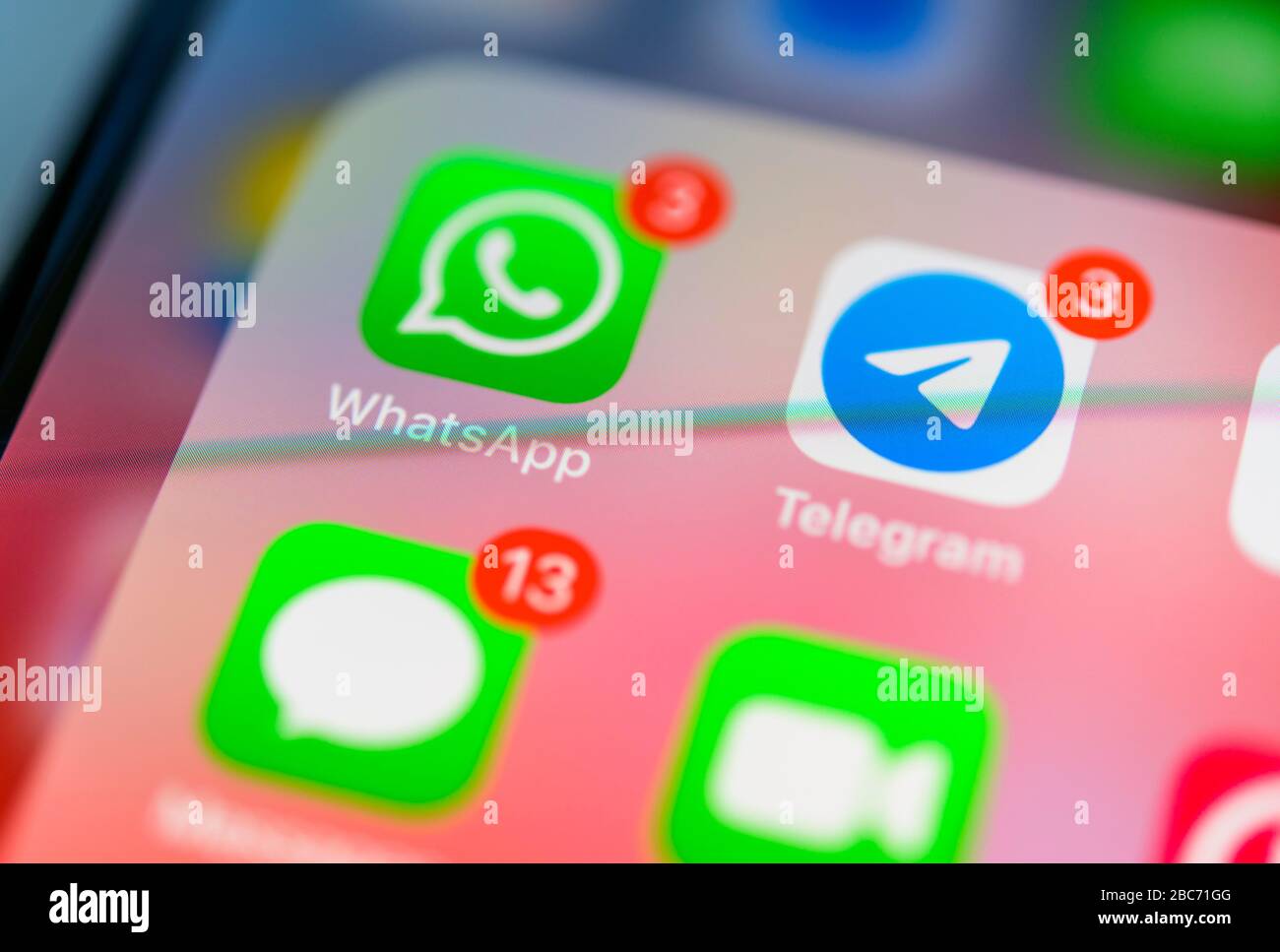 WhatsApp, Telegram, Messenger services, App-Icons, display on display ...