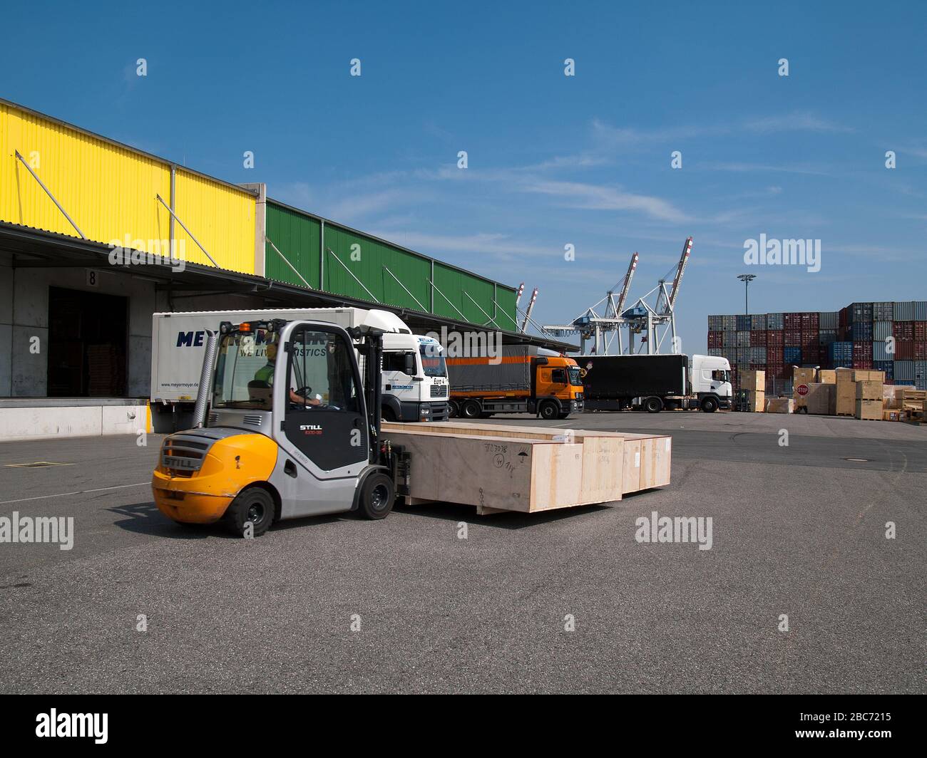 Dispatch of a cargo crate at CTT Container Terminal Tollerort and DCP ...