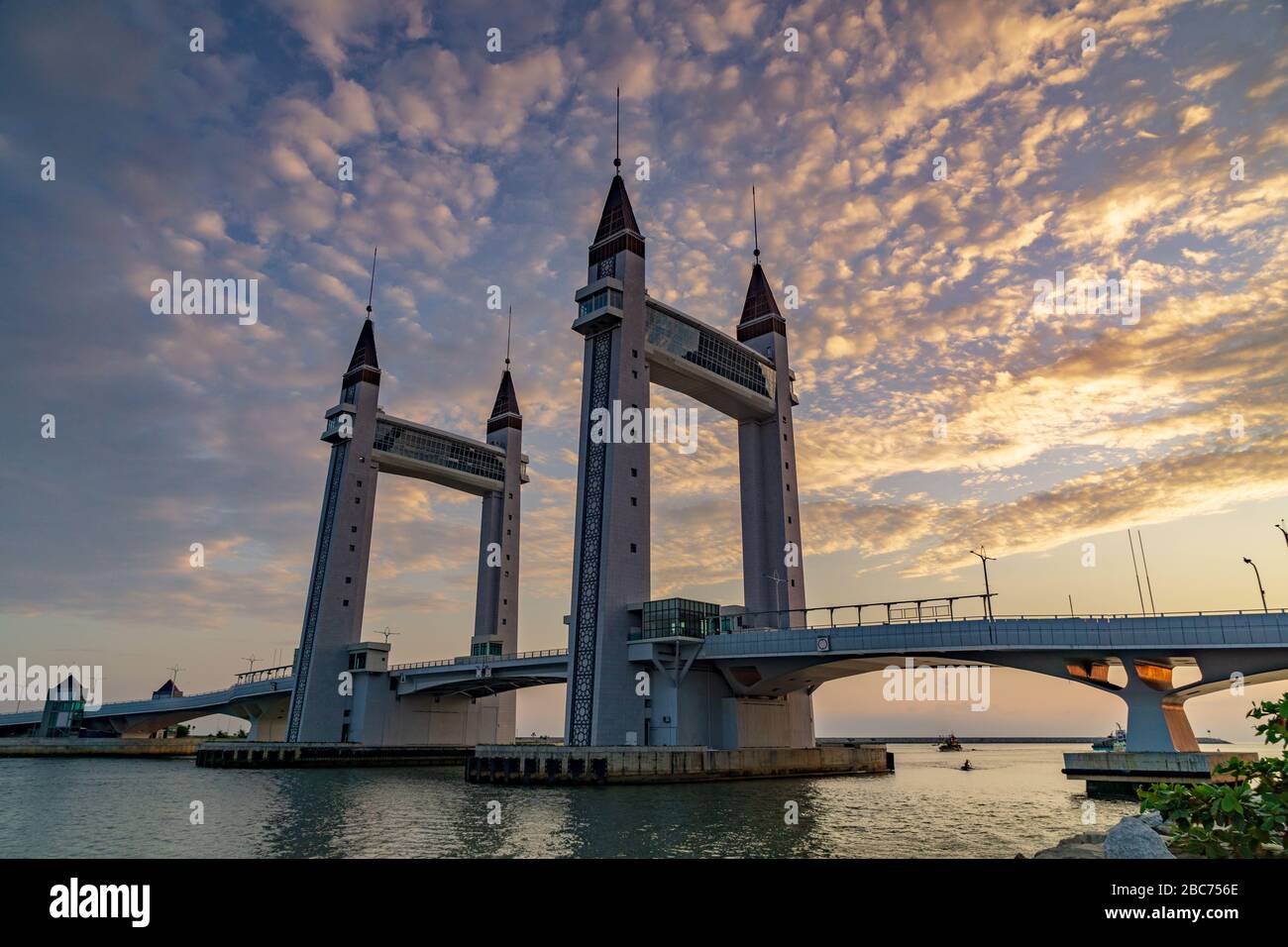Kuala terengganu drawbridge hi-res stock photography and images - Alamy