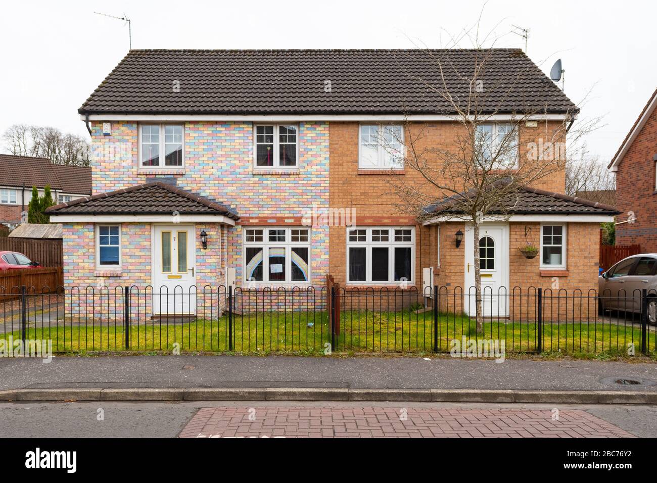 Ruchill, Glasgow, Scotland, UK. 3rd Apr, 2020. A family in Ruchill ...