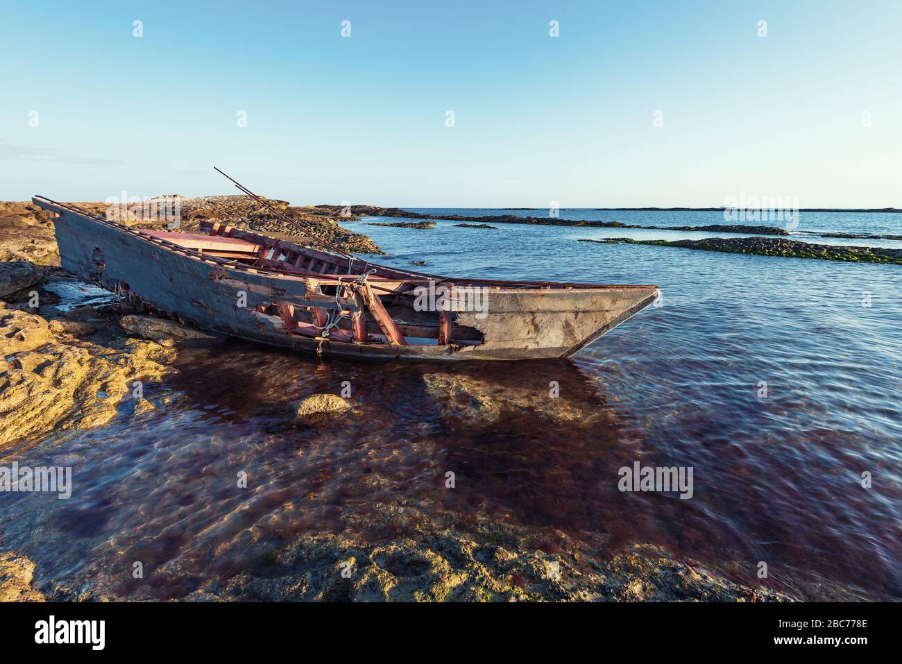 Old wooden shipwreck broken hi-res stock photography and images - Alamy