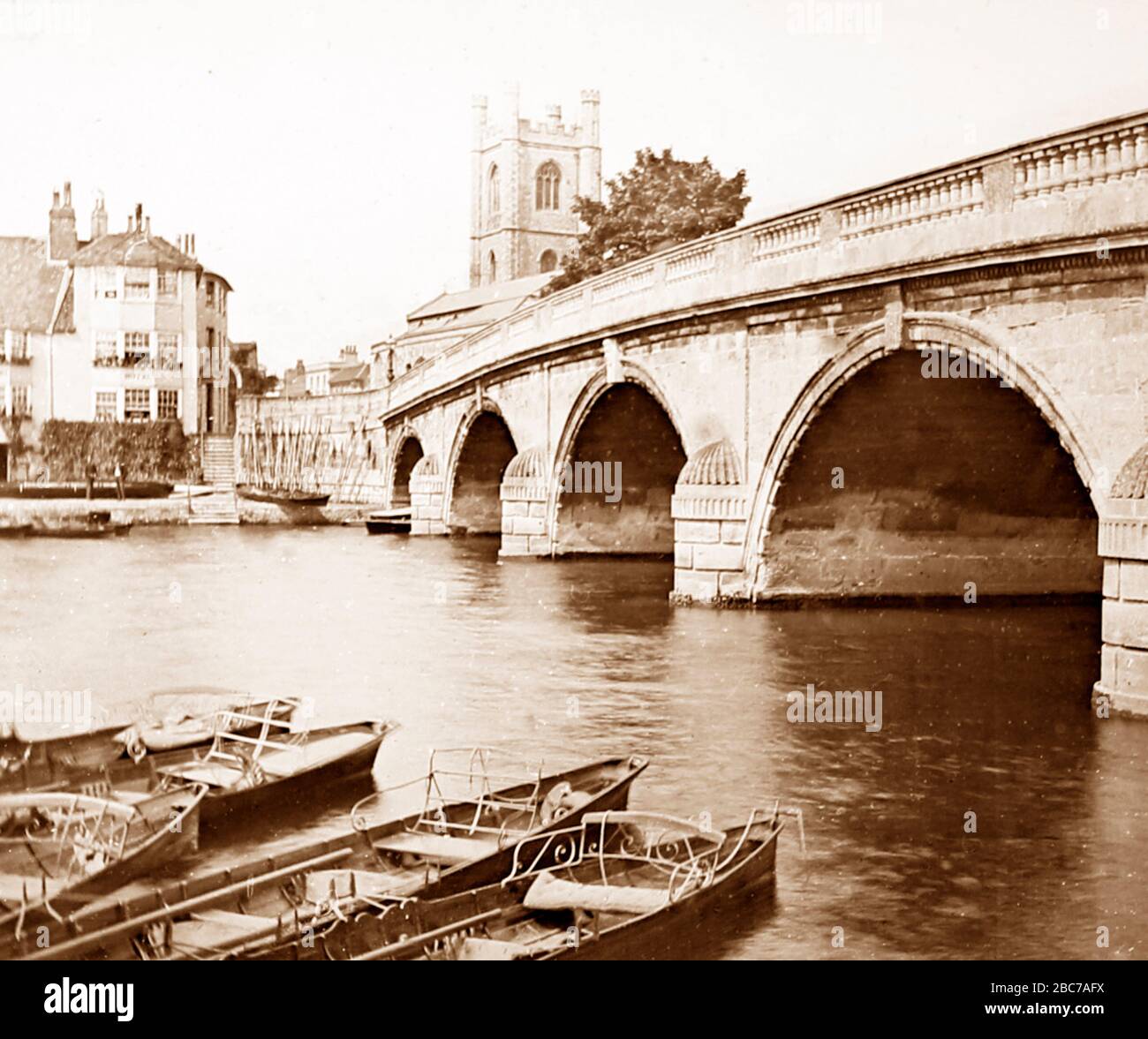 Henley on thames old hi-res stock photography and images - Alamy