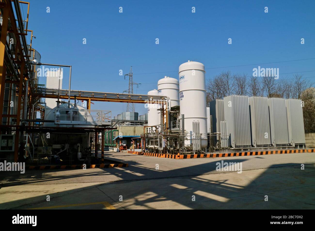 Oxygen storage plant hi-res stock photography and images - Alamy
