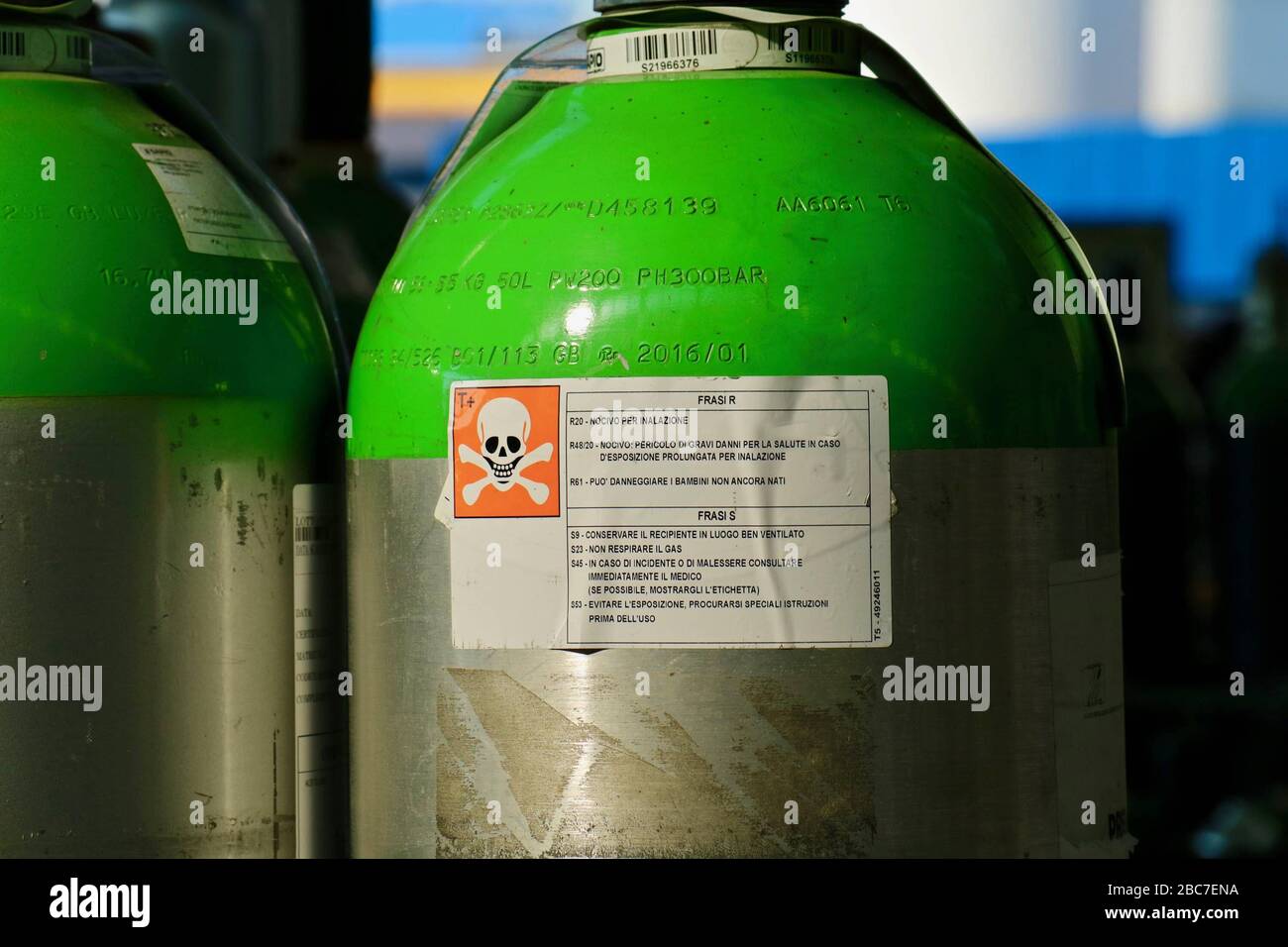 Empty oxygen cylinders hi-res stock photography and images - Alamy