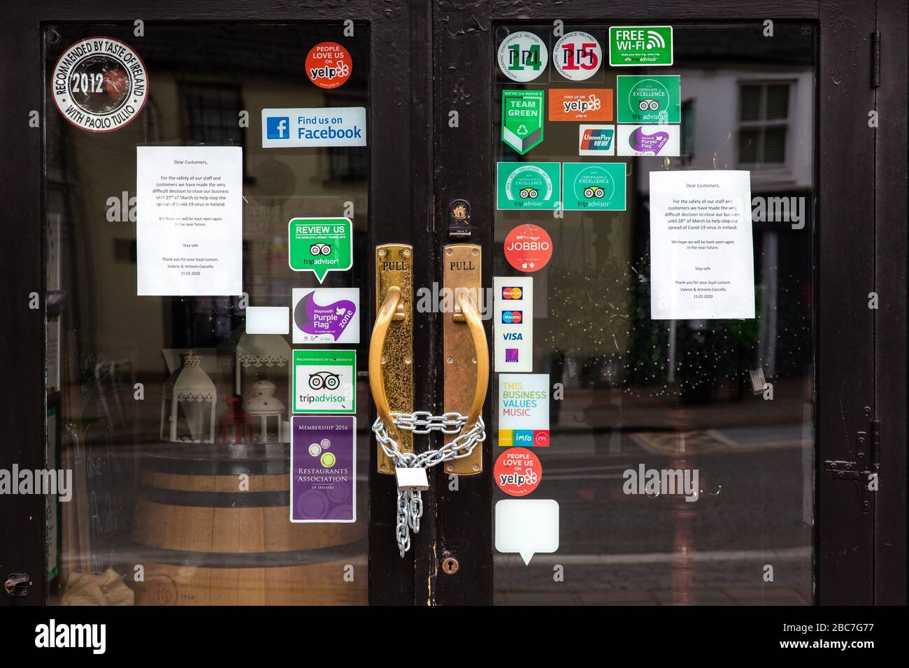 Store closed notice hi-res stock photography and images - Alamy