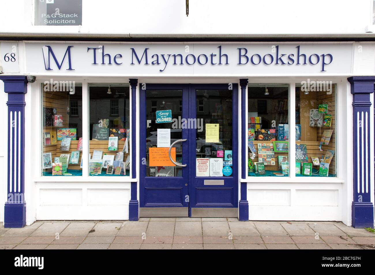 Store closed notice hi-res stock photography and images - Alamy