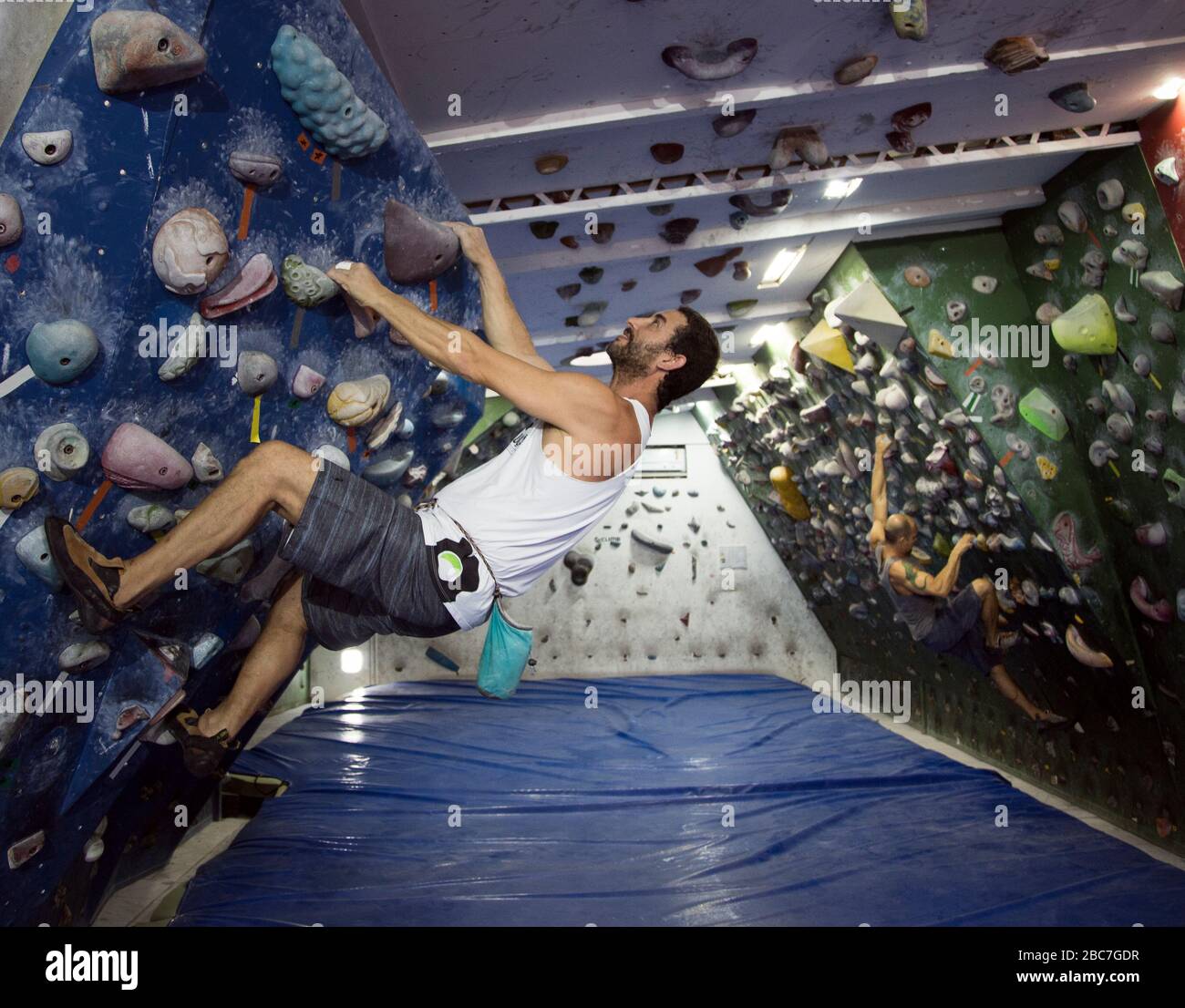 Indoor climbing hi-res stock photography and images - Alamy