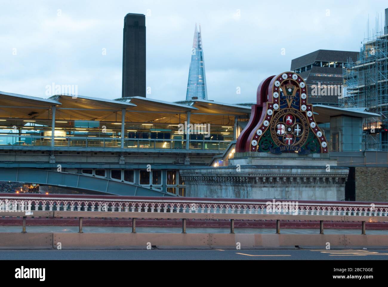 Tate modern chimney hi-res stock photography and images - Alamy