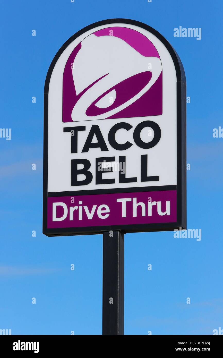 Taco bell logo signage hi-res stock photography and images - Alamy