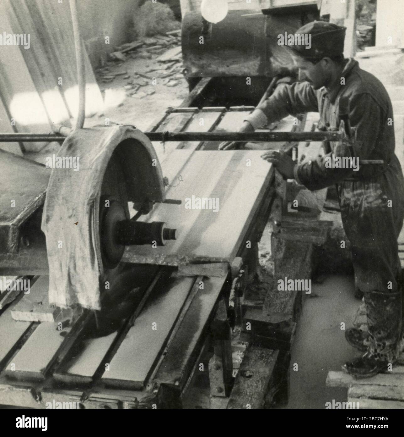 Man at work 1940s hi-res stock photography and images - Alamy