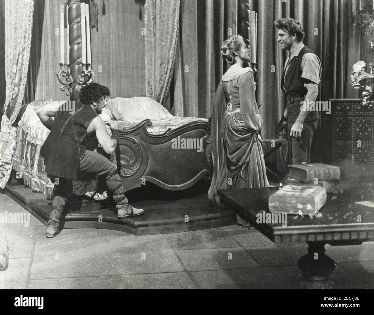 Burt lancaster flame arrow 1950 hi-res stock photography and images - Alamy