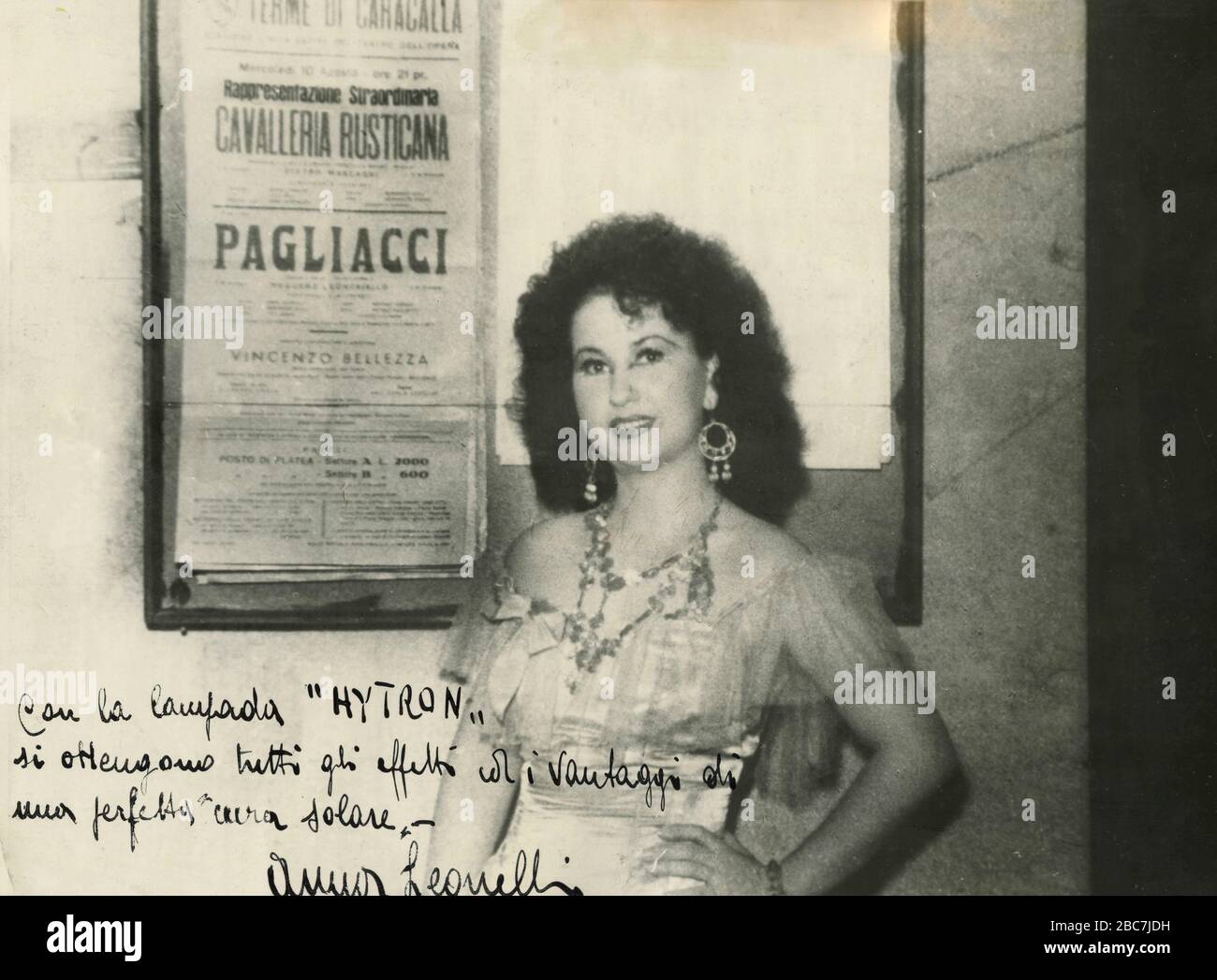 1950s actress stage hi-res stock photography and images - Alamy