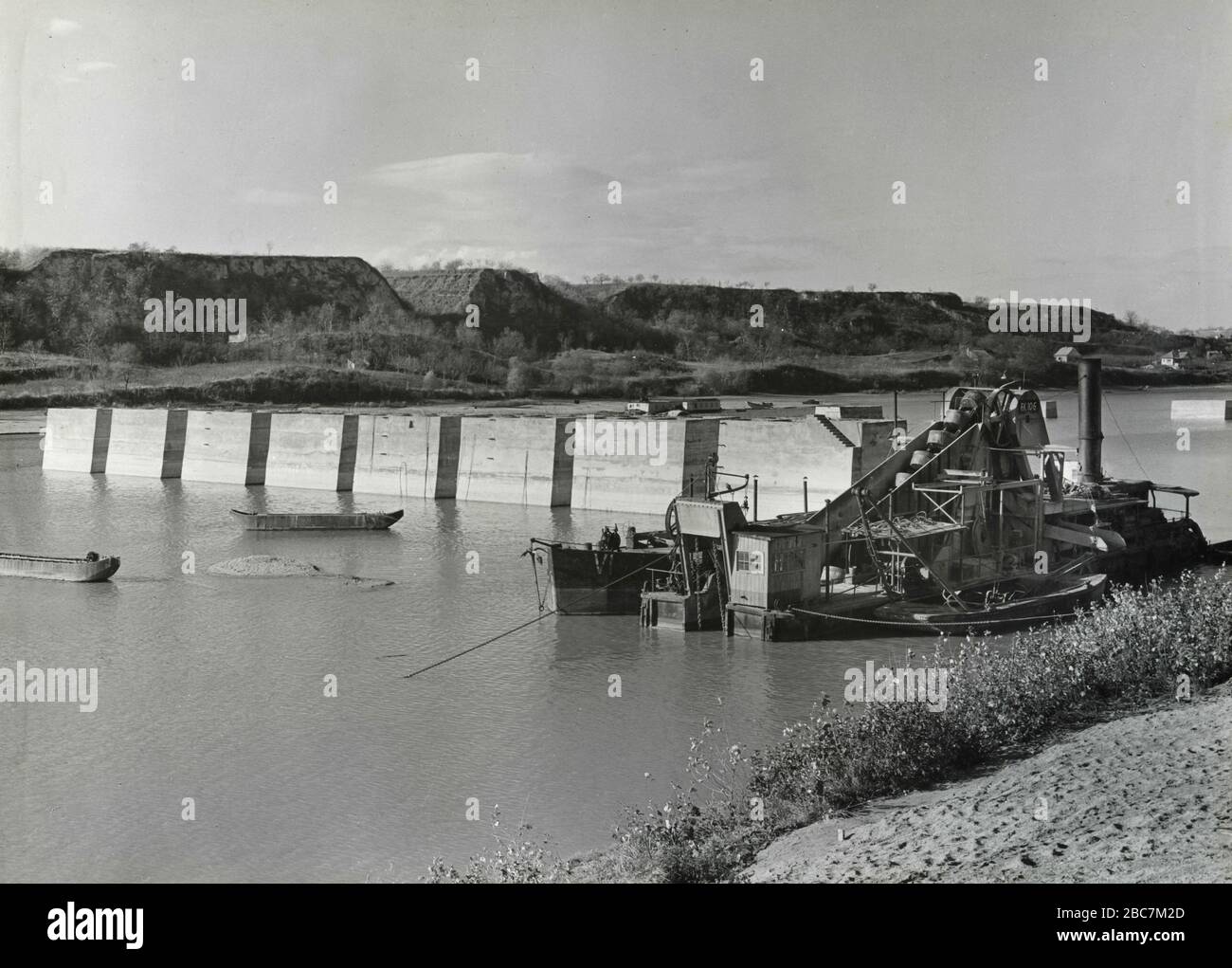 Building the docks on the river Danube for the Sovietic steel plant ...