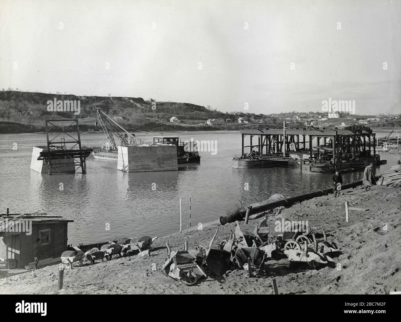 Building the docks on the river Danube for the Sovietic steel plant ...