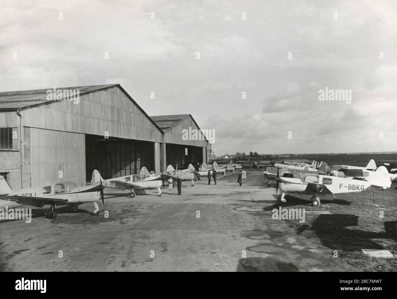 1950s airplanes hi-res stock photography and images - Alamy