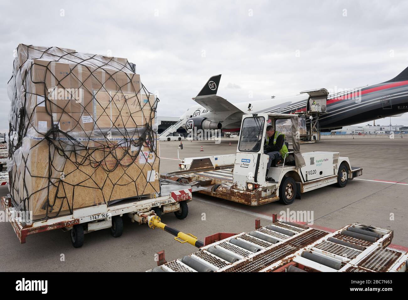 Boeing 747 freighter hi-res stock photography and images - Alamy