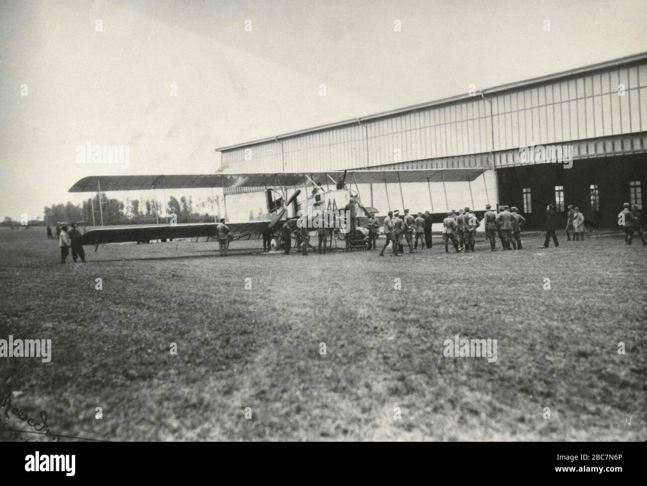 Italian bomber biplane aircraft Caproni Ca.33, Italy 1917 Stock Photo ...