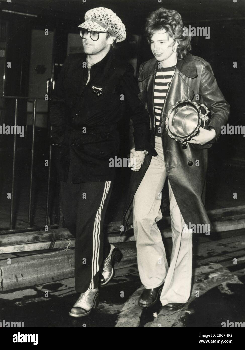 Singer uk hi-res stock photography and images - Alamy