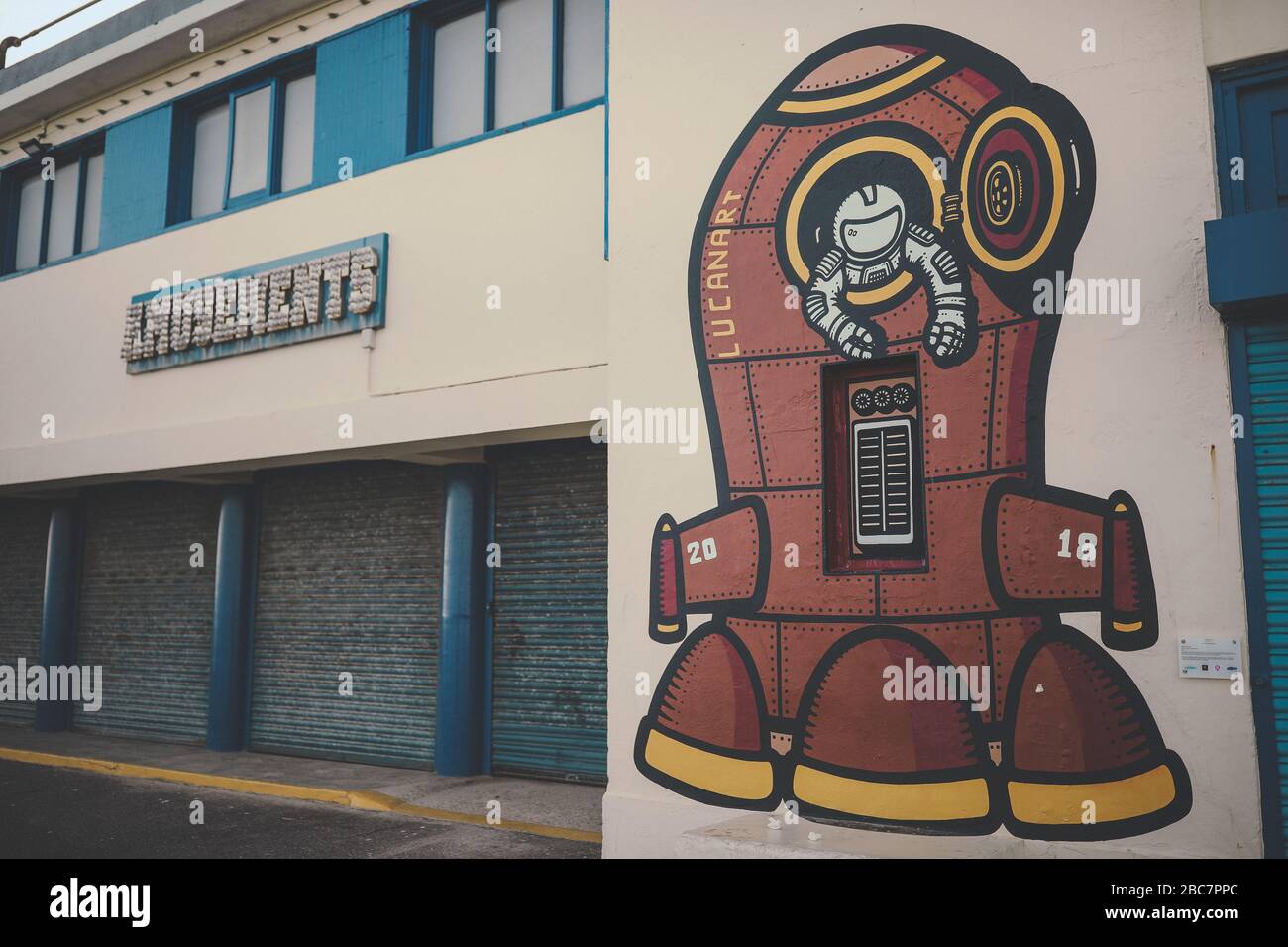 Rocket ship hi-res stock photography and images - Alamy