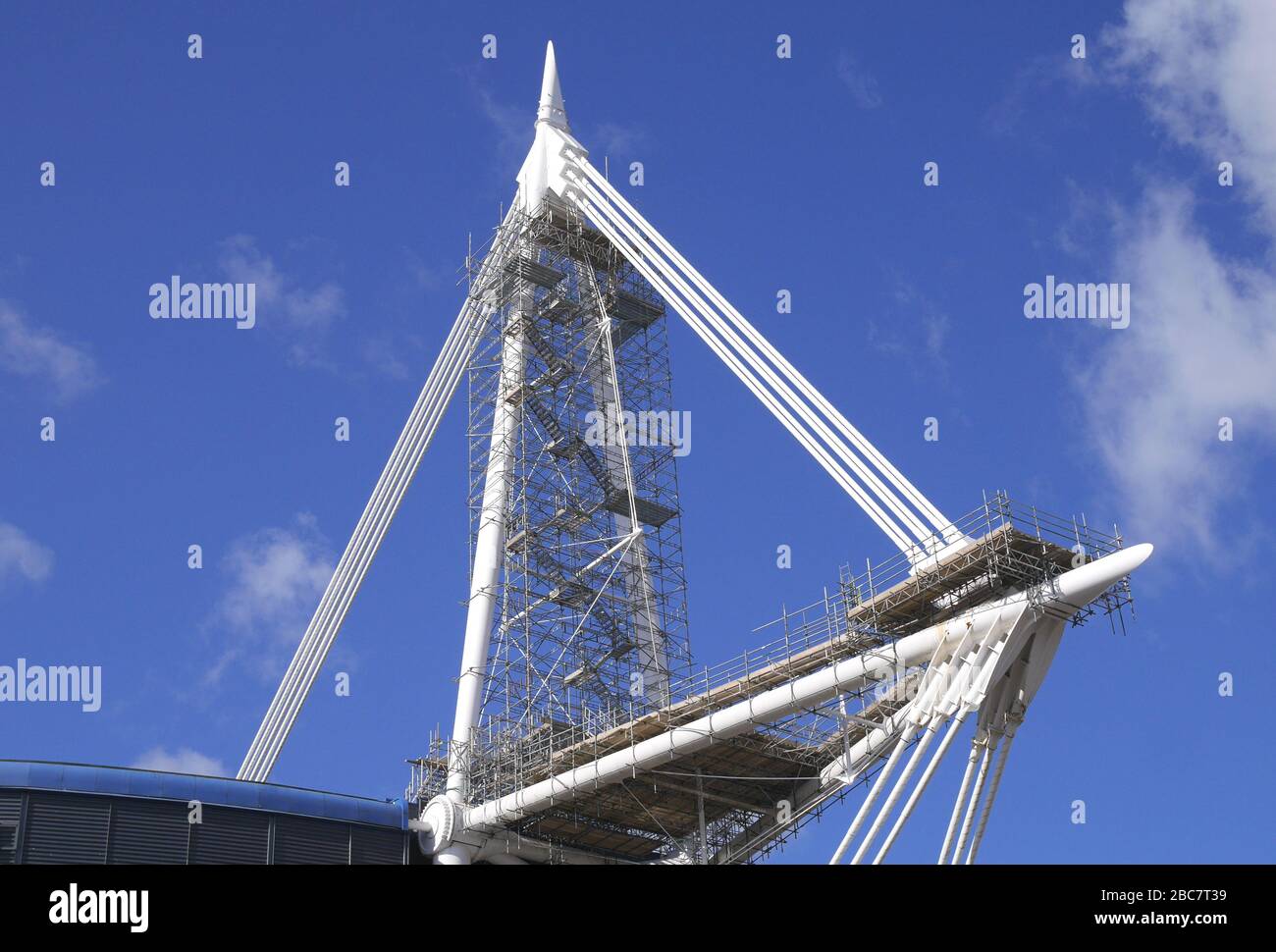 Cable-stayed truss mast with scaffolding, Principality Stadium ...