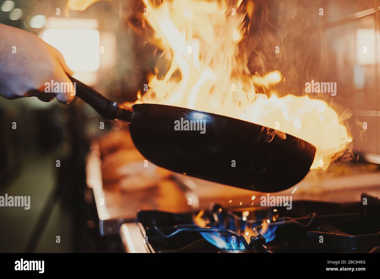 Restaurant kitchen chef flames hi-res stock photography and images - Alamy